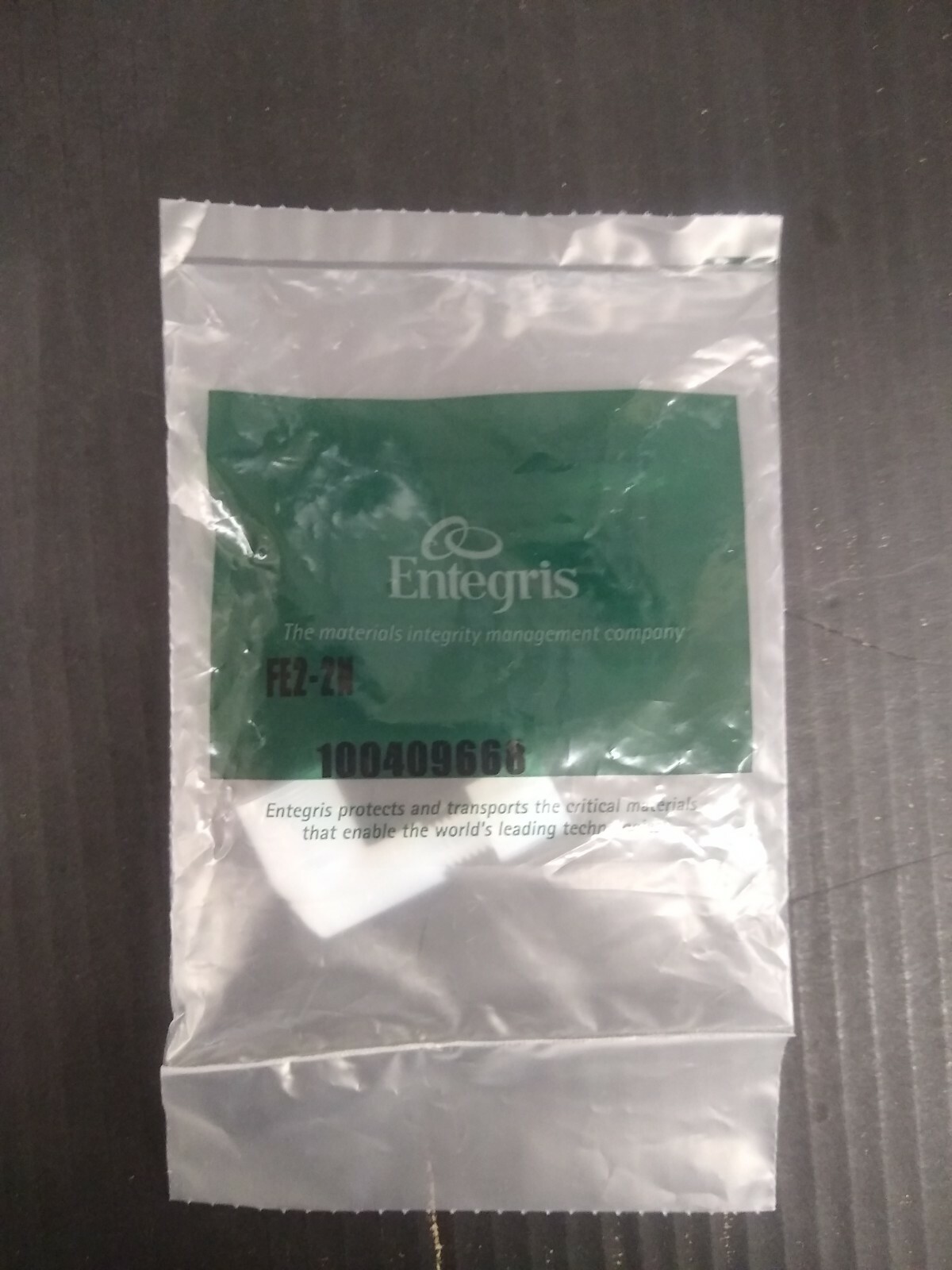 Entegris FE2-2N ELBOW ADAPTER 1/8-INCH /8-INCH FNPT INTEGRAL FERRULE ...