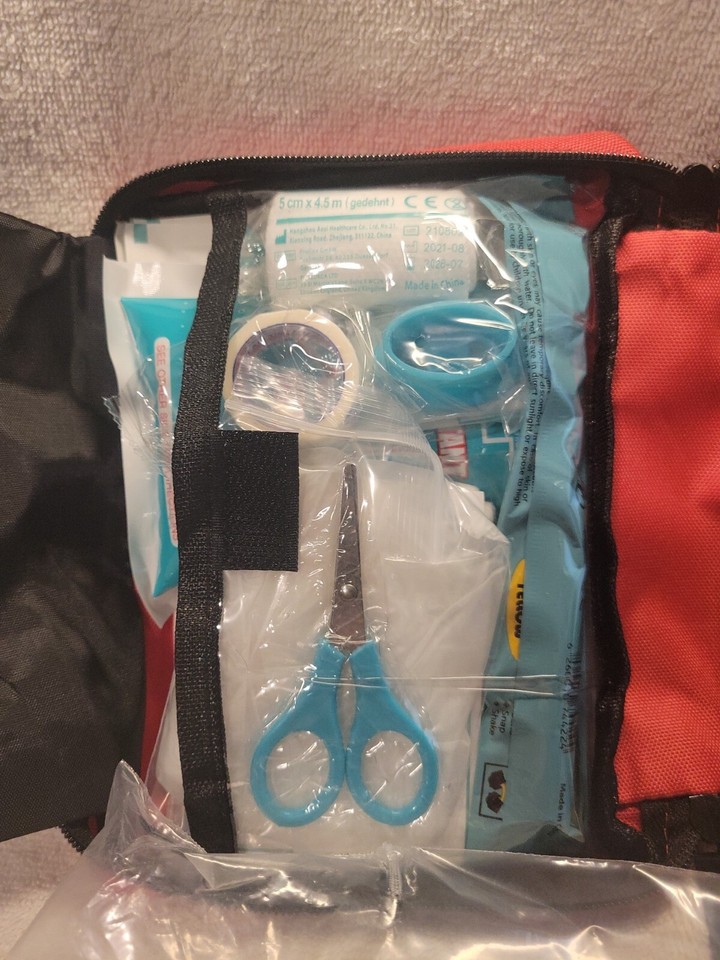 Surviveware Comprehensive Premium First Aid Kit Emergency Medical Kit ...