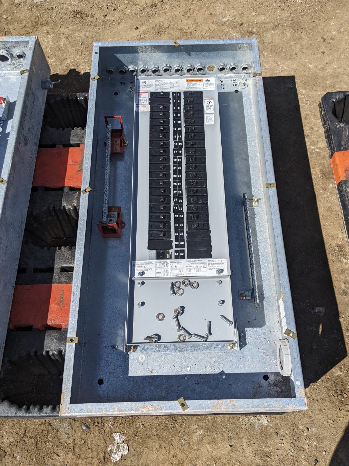 Cutler Hammer PRL1 Panelboard 225A 120/208 Volt 3 Phase 4W 42 Space Pow ...