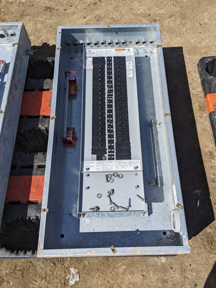 Cutler Hammer PRL1 Panelboard 225A 120/208 Volt 3 Phase 4W 42 Space Pow ...