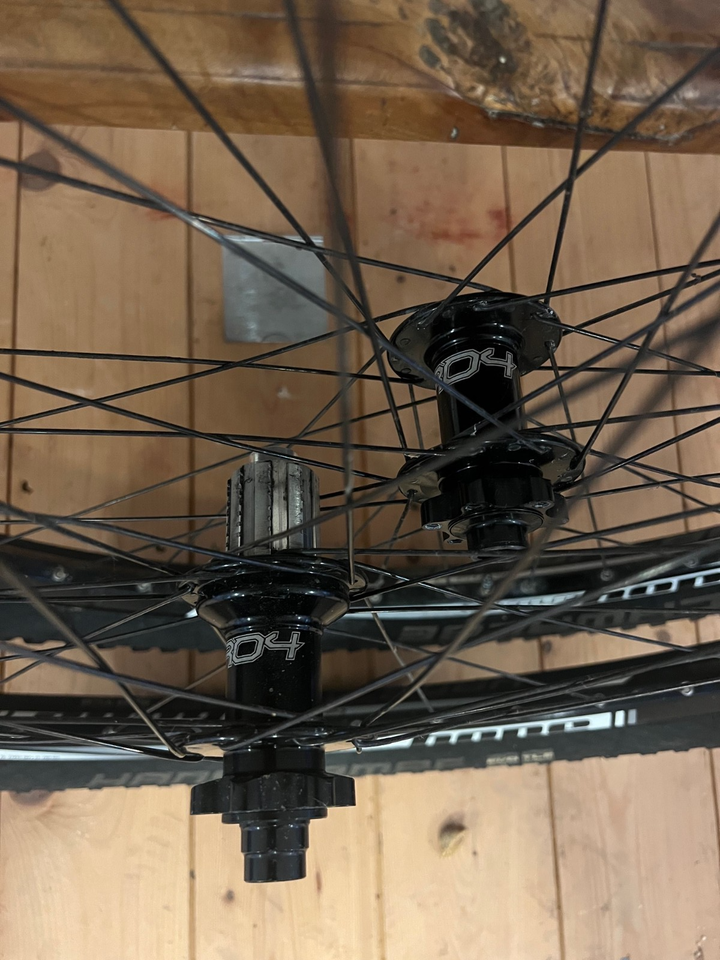 Hope Tech Enduro 27.5 Pro4 6 bolt BLACK Hope Hoops Schwalbe Nukeproof ...