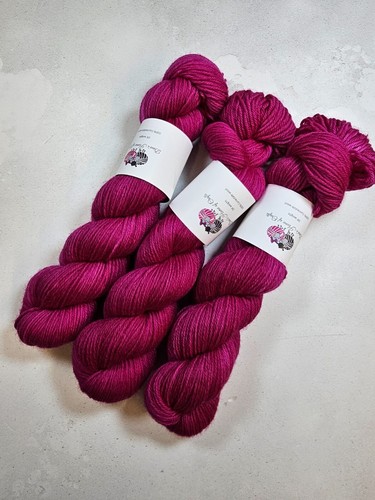 Corriedale DK weight yarn, 100g, DEEP MAGENTA | eBay