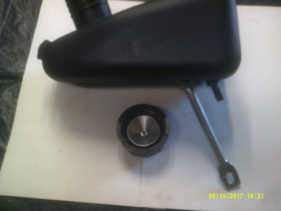 Used Snapper LE319 Snowthrower Fuel Tank 52974 / Cap 24495 /Tank ...