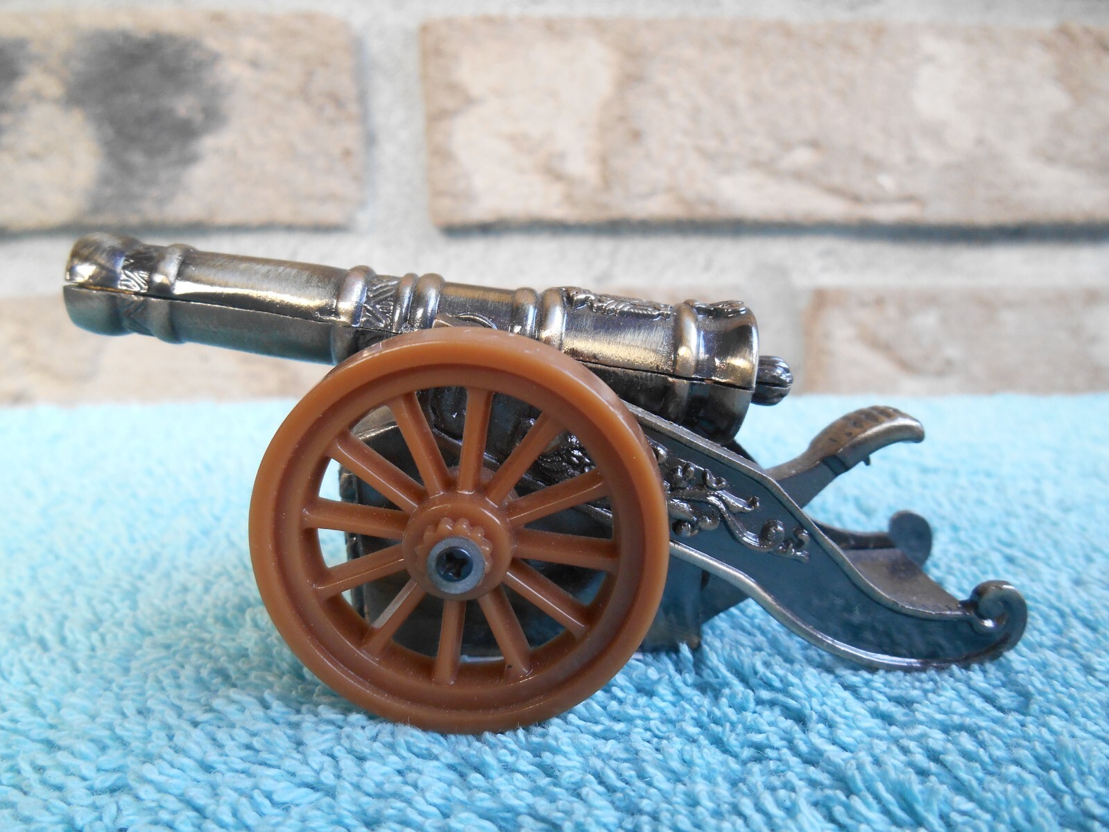 VINTAGE NOVELTY FIELD CANNON Refillable 3-1/2" BUTANE TABLE Lighter. NO ...