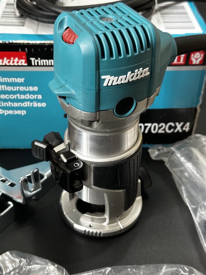 Makita RT0702CX2 240V 1/4 Drive Router Trimmer 710W Variable Speed ...