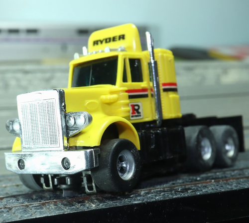 Aurora AFX Peterbilt Ryder-NOS-(#8001) &80's Magnatraction Lighted ...