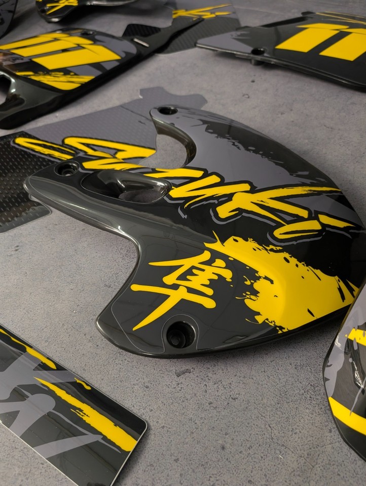 Plastics + Graphics Suzuki RM125 RM250 1999-2000 fitted decals | eBay