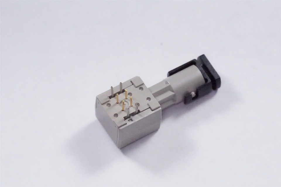 HFBR-1414Z Avago Fiber Optic Transmitter 820nm 1.7V 100mA 55pF ST Port ...