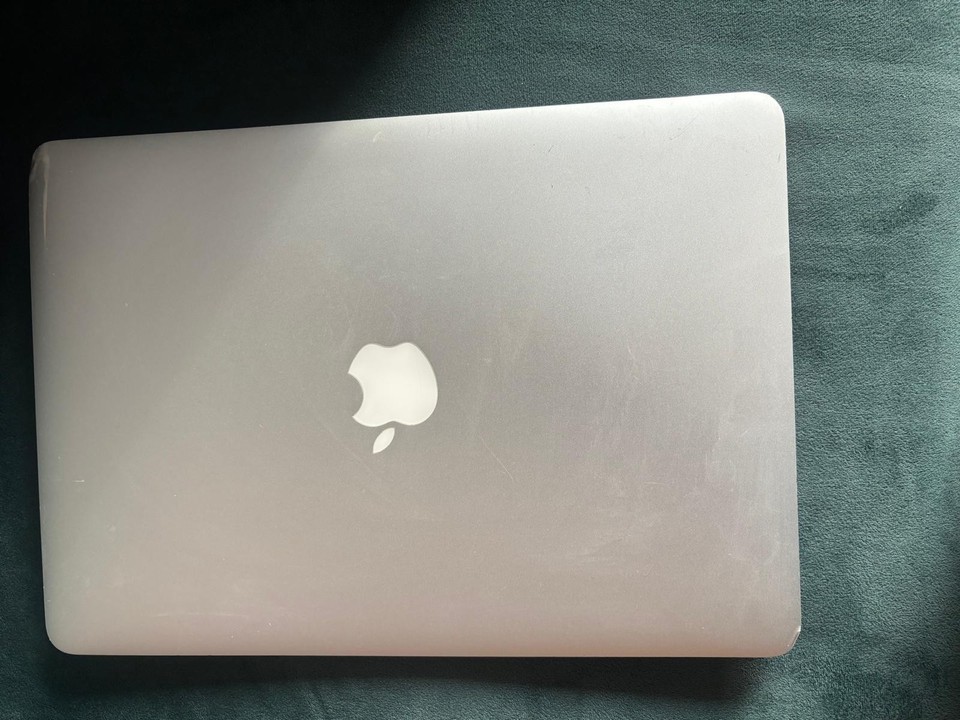 Apple MacBook Air 13” (2014) | i5 | 4GB RAM | Charger Included (Bundle ...