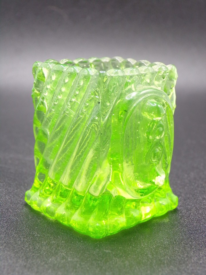 GREEN VASELINE URANIUM GLASS TRAIN TOOTHPICK HOLDER(ID:123TRAIN) | eBay