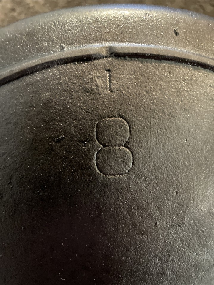 VTG Unbranded LODGE? #8 Cast Iron Skillet with 3 Notch Heat Ring ...