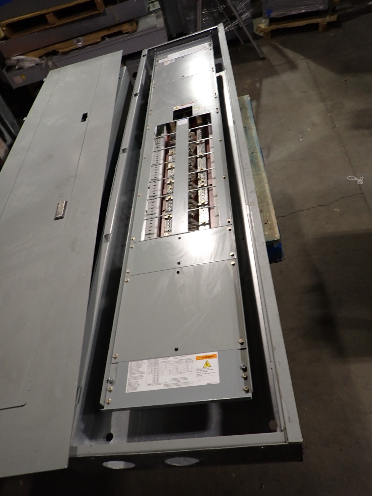 Eaton PRL3X 400 amp MLO Panelboard 3 Phase 480v 42 Circuit FD/HFD P812 ...