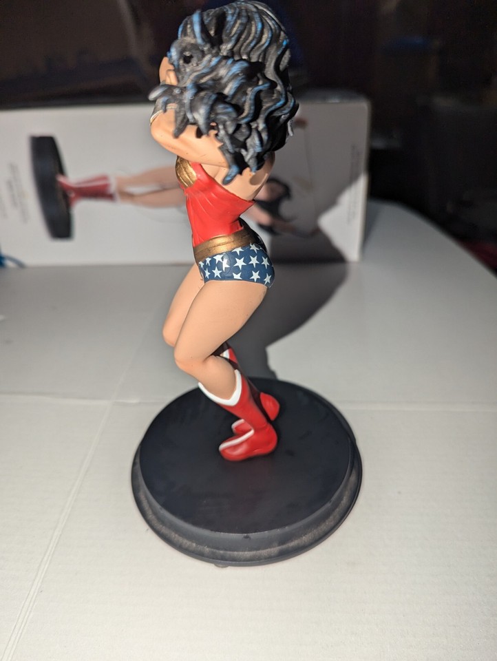 Wonder Woman "Defender" Gamestop Exclusive Collectible Statue | eBay