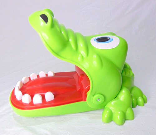 2018 Hasbro ALLIGATOR TEETH GAME - BITING FINGER GAME Fun! Large | eBay