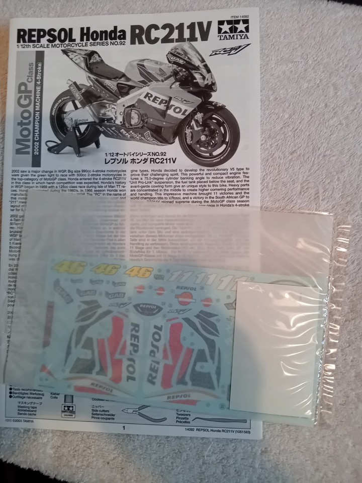 Tamiya 1/12 Scale Rossi Repsol Honda Rc211v Motorcycle Kit | eBay UK