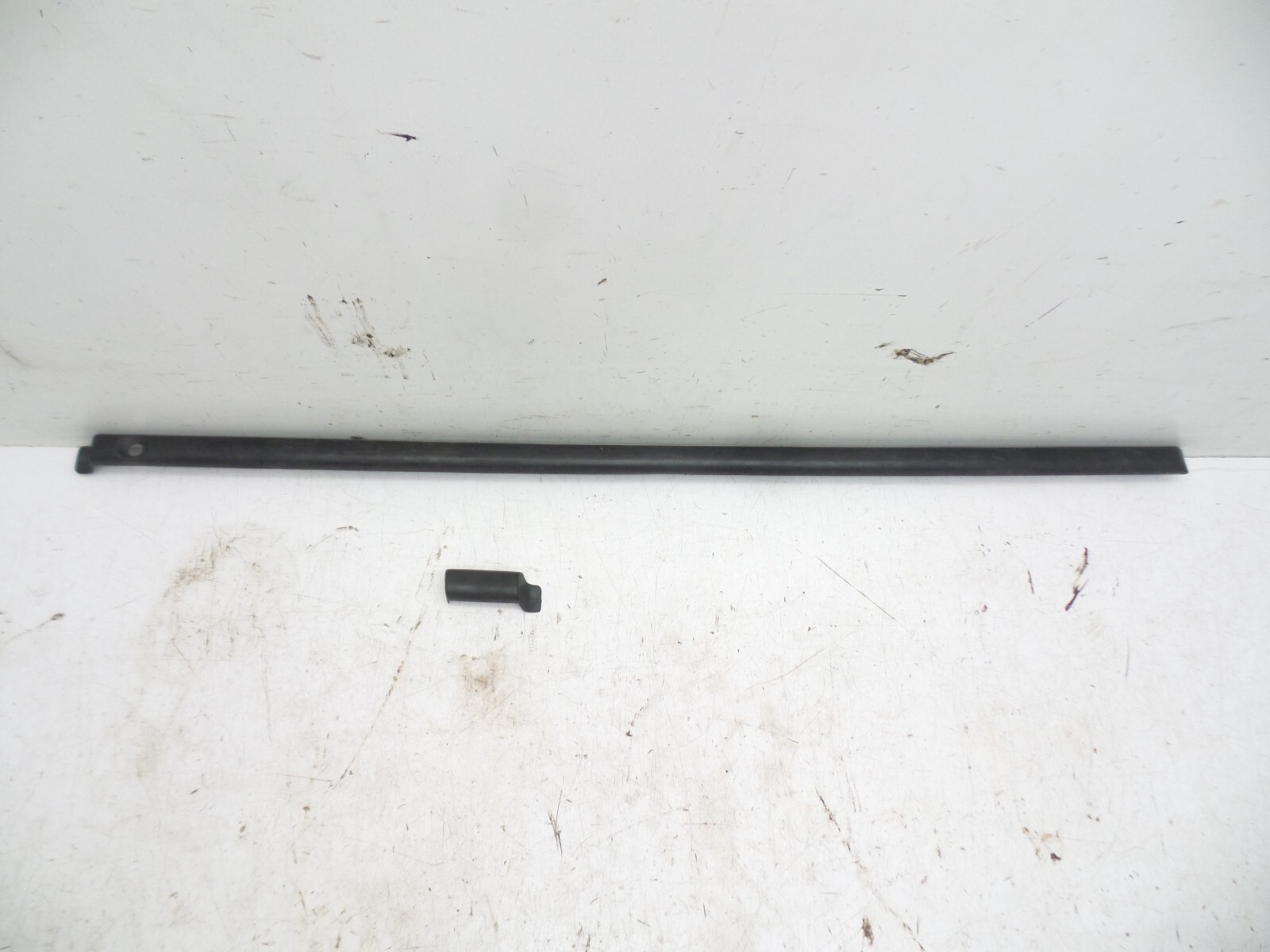 84-88 PONTIAC FIERO PASSENGER GROOVED CENTER MOLDING TRIM RH GM | eBay