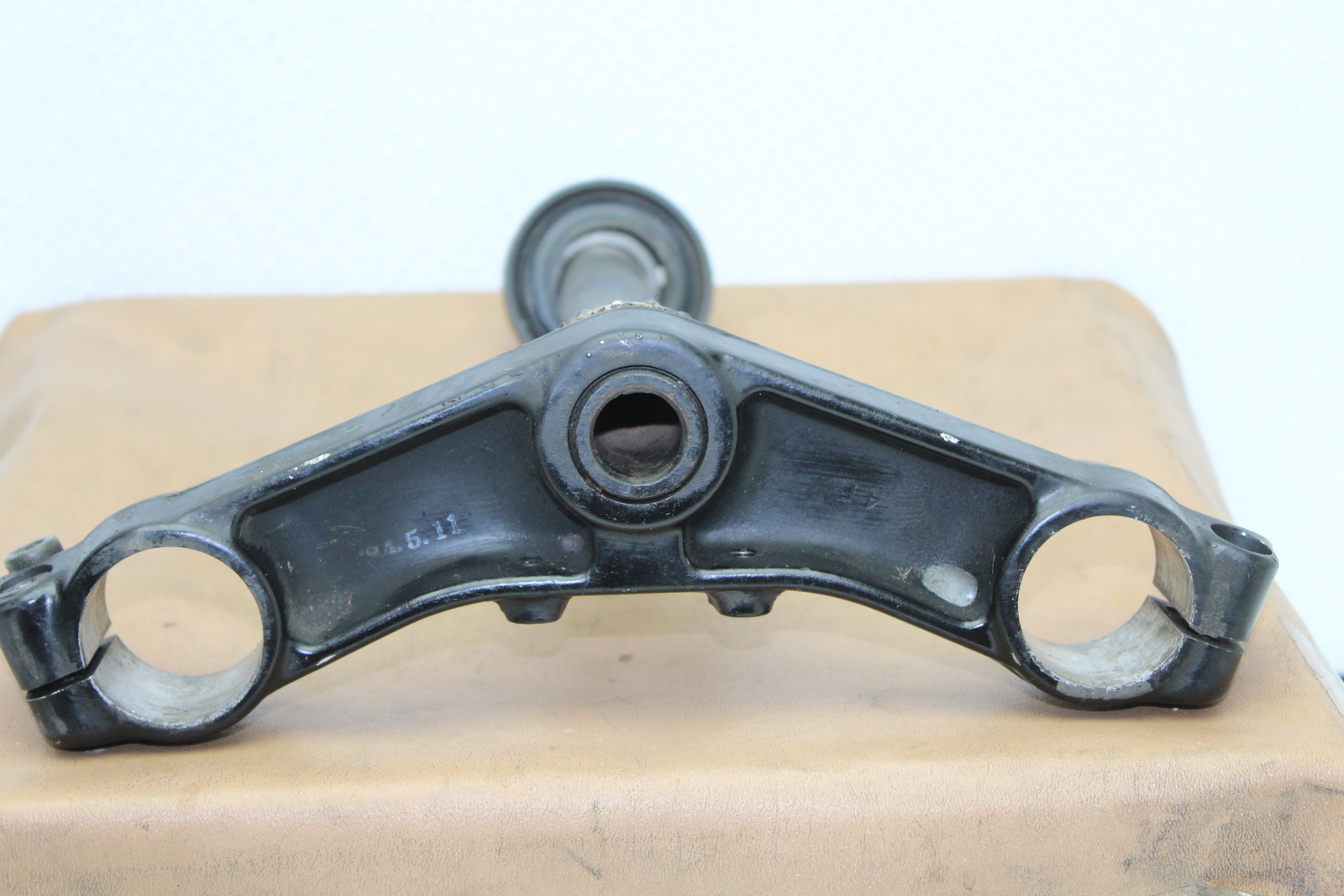 1985 KAWASAKI ZX750 GPZ (#422) TRIPLE TREE STEERING STEM FORK CLAMP | eBay