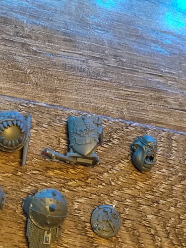 Warhammer 40k Lot OGRE SHIELDS AND 2 Heads | eBay