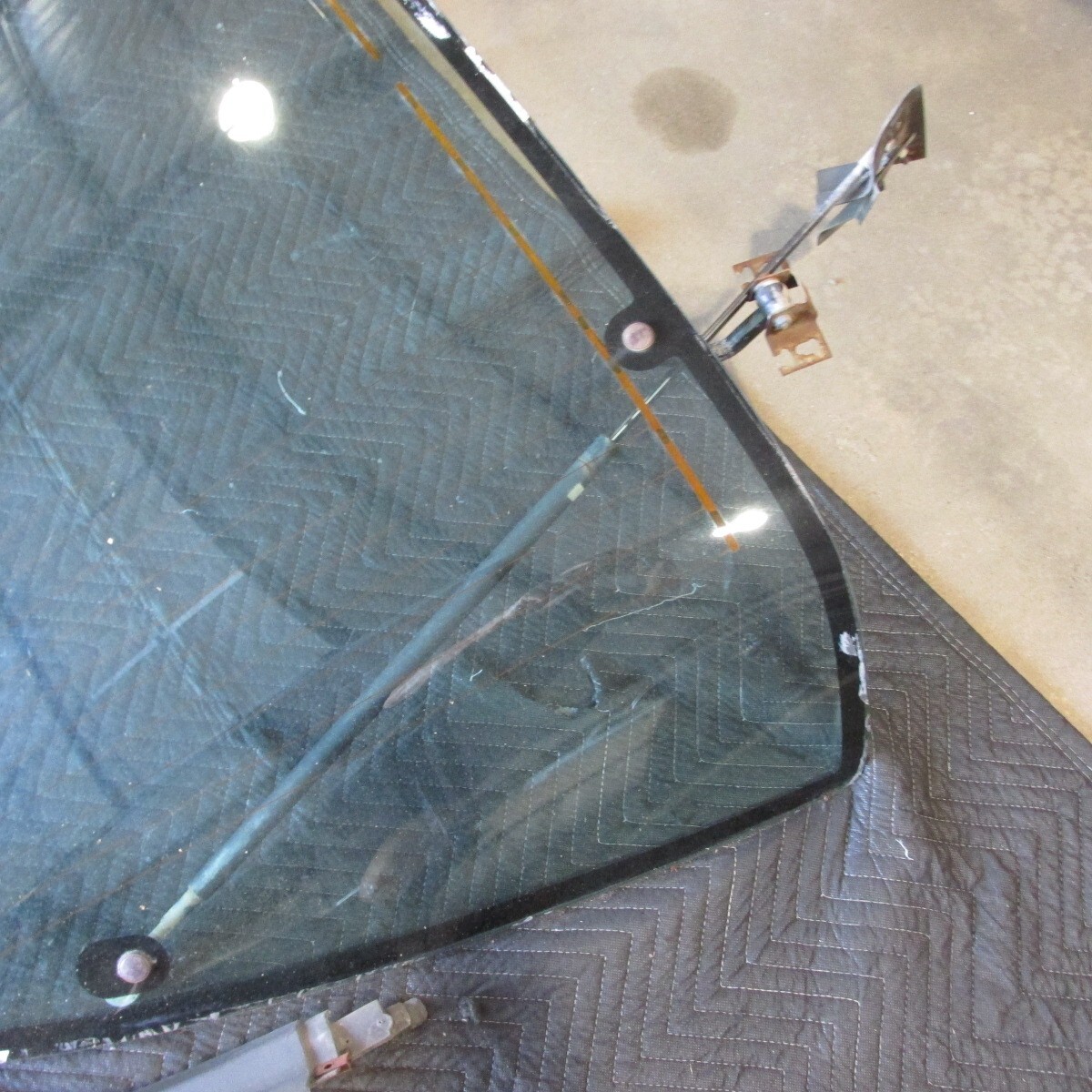 82 1982 CORVETTE COLLECTOR EDITION REAR HATCH BACK GLASS & MOUNTING ...