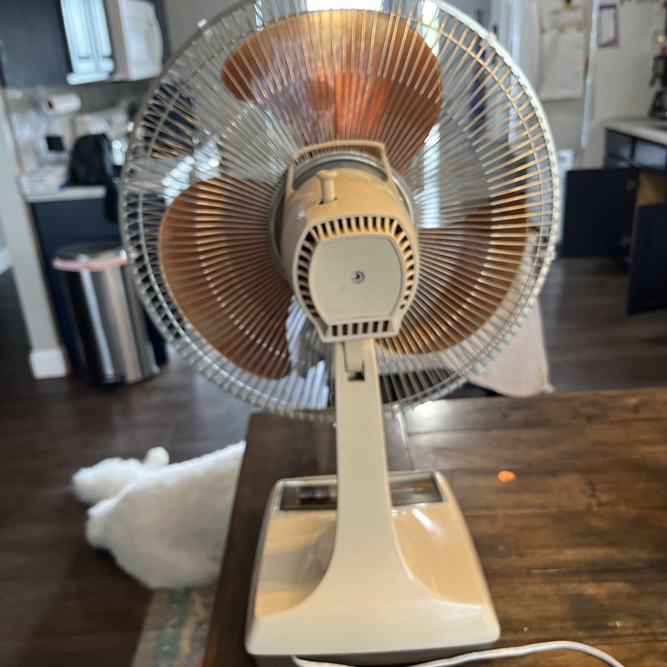 VINTAGE Lasko 16" OSCILLATING 3 SPEED FAN "Clear Brown Blades" RARE ...
