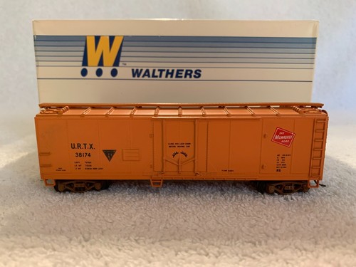 Walthers #932-3306 HO Scale Milwaukee Road 40' Plug Door Reefer #38174 ...