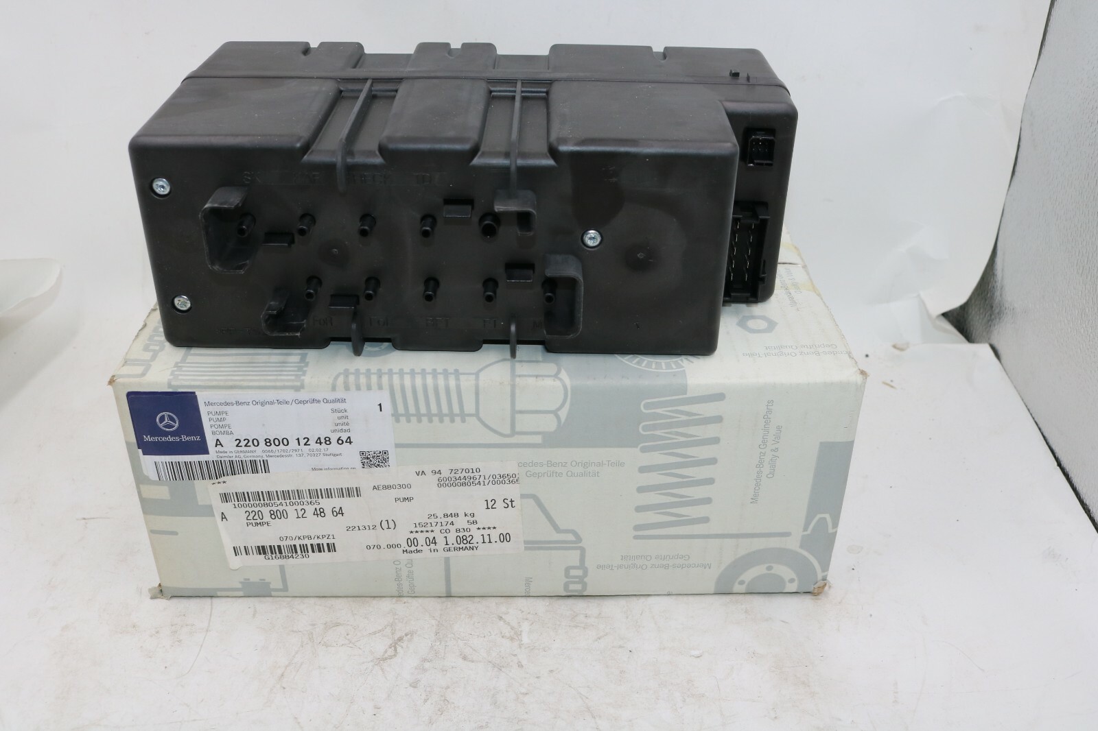 2004 MERCEDES S500 Central Lock Locking Door Vacuum Pump 2208001140 for ...