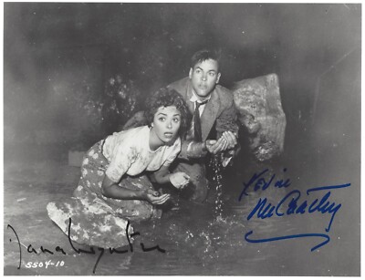 INVASION OF THE BODY SNATCHERS cast SIGNED: Kevin McCarthy & Dana ...