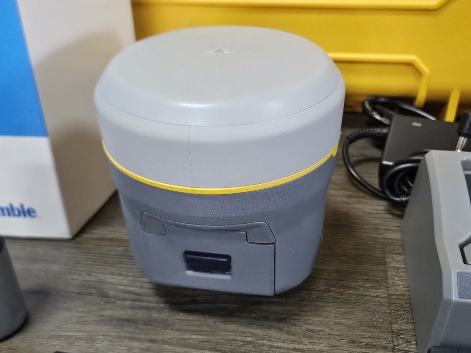 Trimble R12 GPS GNSS Beidou Galileo RTK UHF Rover Kit w/ TSC5 Access ...