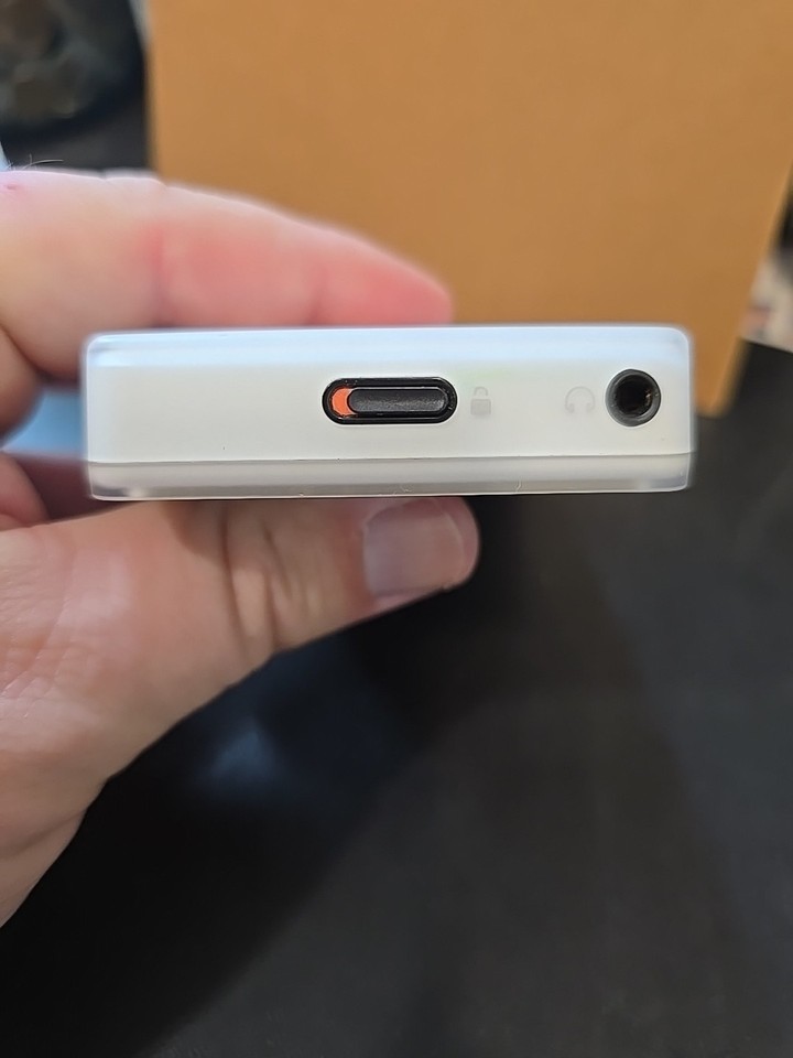 Microsoft Zune 30 White (30 GB) Digital Media Player - Model 1090 ...