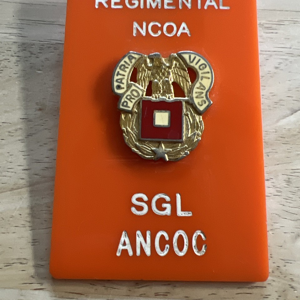 U.S. Army Signal Corps Regimental Crest Patria Pro Vigilans Military ...