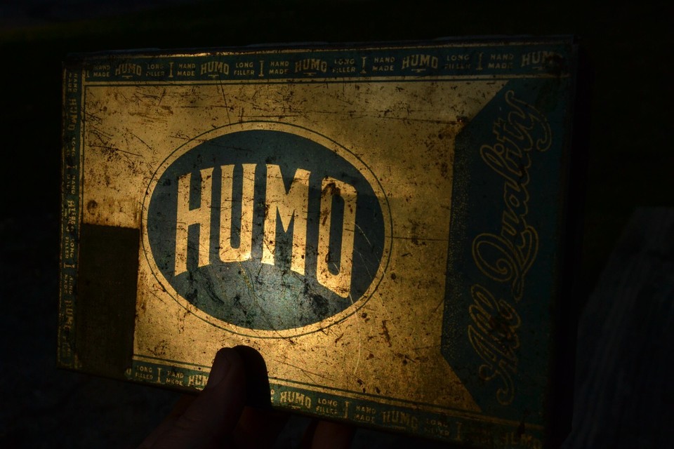 1920s HUMO CIGAR BOX METALIC GOLD BLUE MICHIGAN STORAGE DISPLAY TIN ...