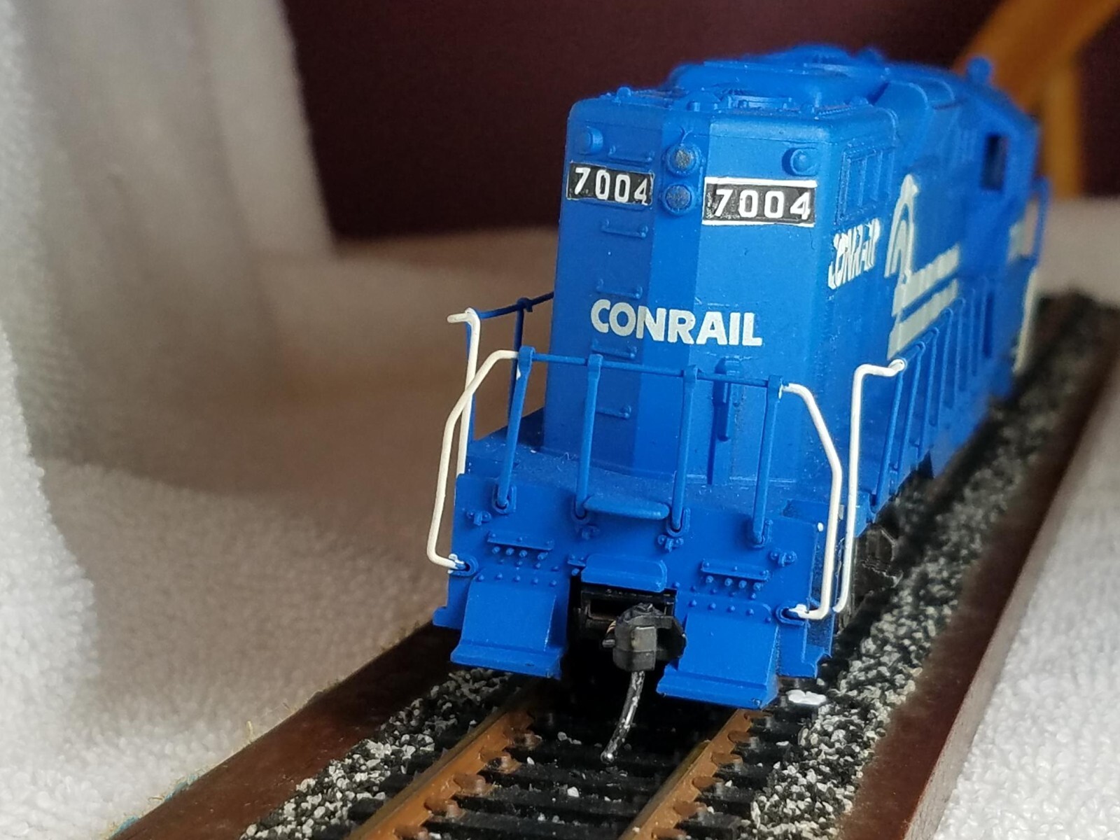 Athearn EMD GP9, Conrail #7004 DC custom paint & decal | eBay