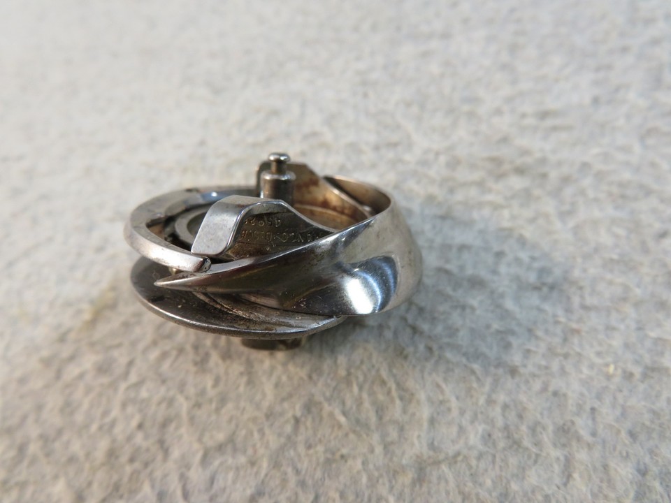 1950 SINGER vtg FEATHERWEIGHT 221 sewing machine part HOOK ASSEMBLY ...