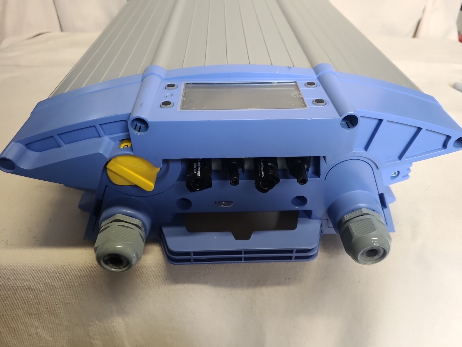 Mastervolt XS 2000 1.5 KW Solar PV Inverter 1500 Watts max 230v AC 50hz ...