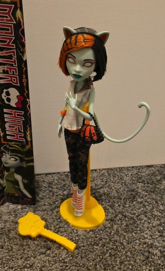 Monster High Scarah Screams NIB FREAKY FUSION AND OUT OF BOX SCARAH ...