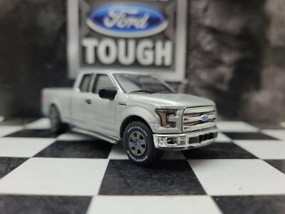 1:64 Custom 2015 XLT Ford F150 4WD truck Pickup Farm DCP ertl 4x4 hitch ...