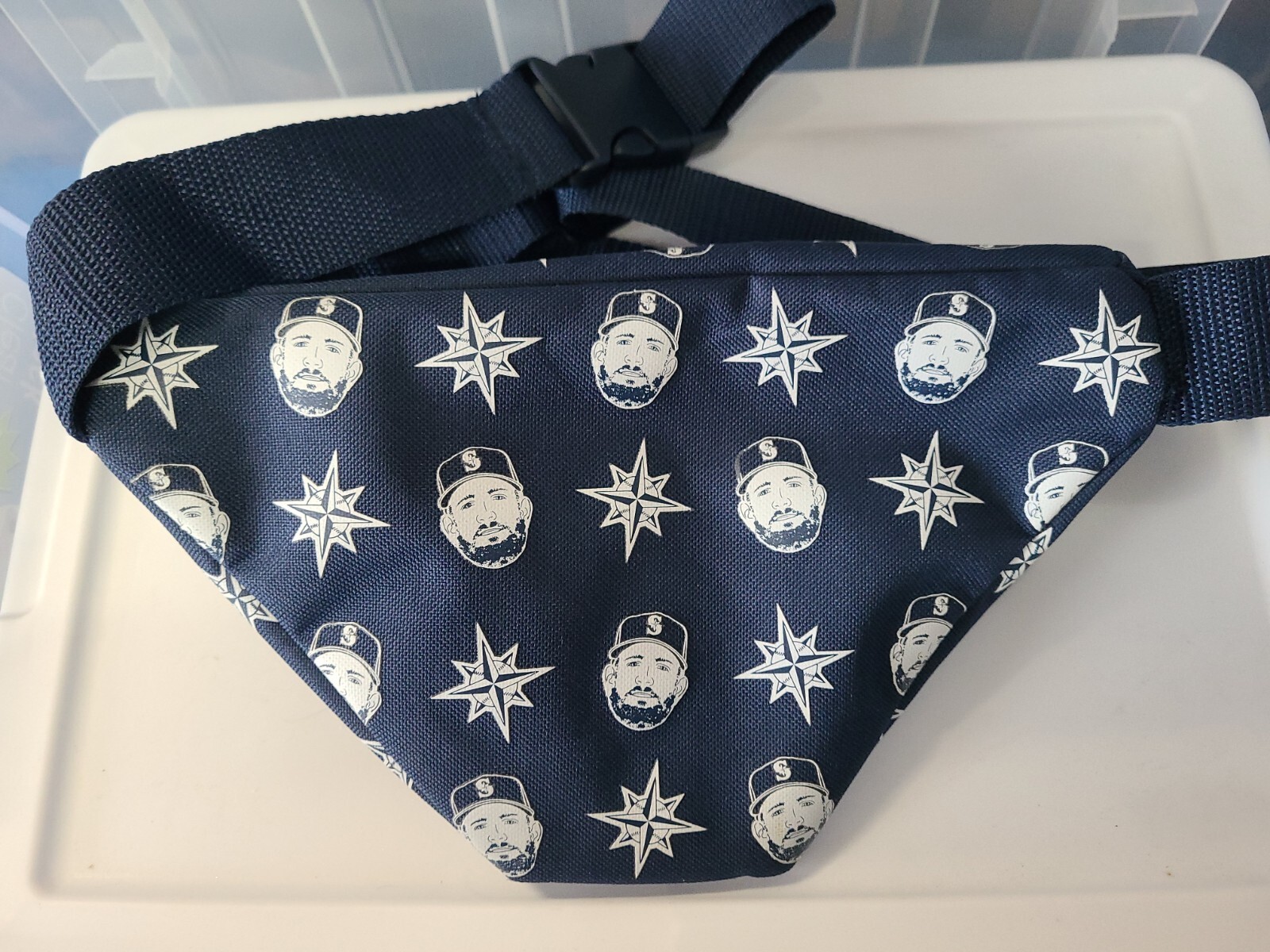 New Seattle Mariners Fanny Pack 90s night James Paxton 5/5/18 SGA | eBay