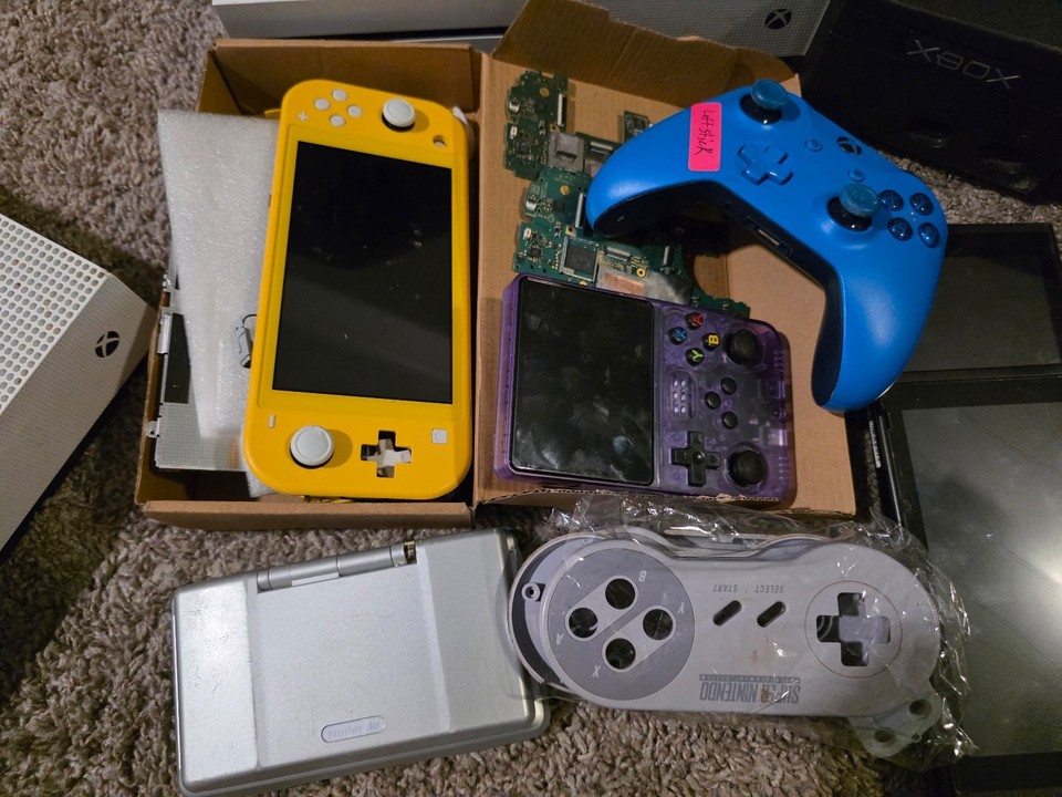 Lot of Broken Consoles, Handhelds, Controllers Xbox, Switch, DS, PSP, Xbox One | eBay