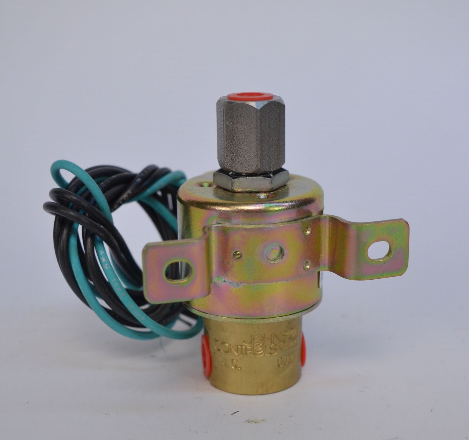 Johnson Controls V2410-6 Solenoid Valve 480V 3/32" 30PSI | eBay