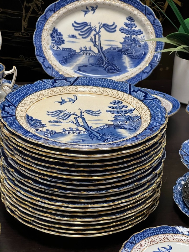 HUGE ANTIQUE SET “Real Old Willow” Dinner Set. 128 Pieces | eBay