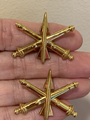 TWO US ARMY Air Artillery Defense Pins VANGUARD 1V NAMED OFFICER | eBay