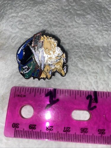Alien Vs Predator Collectible Pin TM & Fox Pins 1.25" inch | eBay
