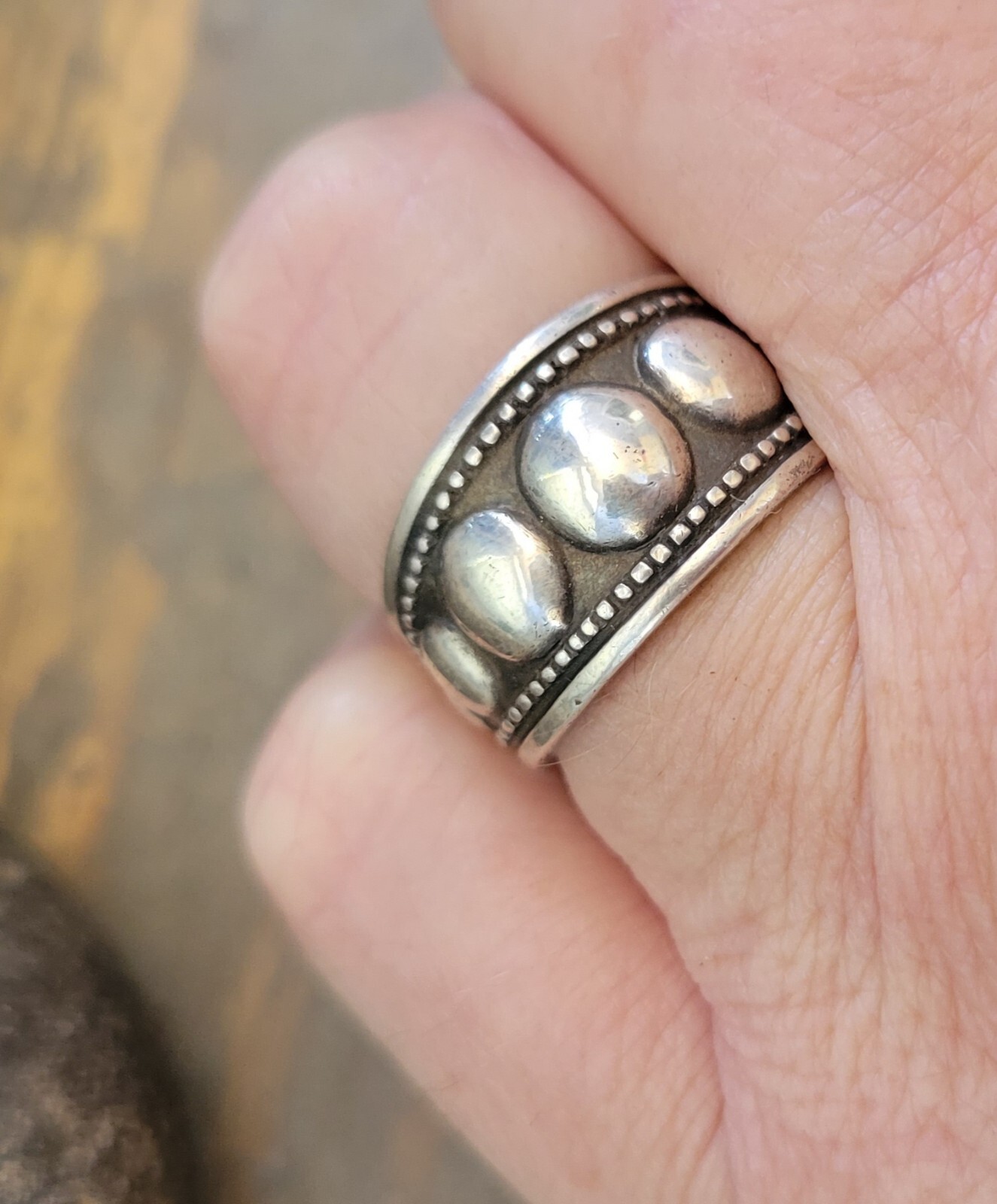 Retired James Avery Graduated Bead Ring Size 7 - Gem