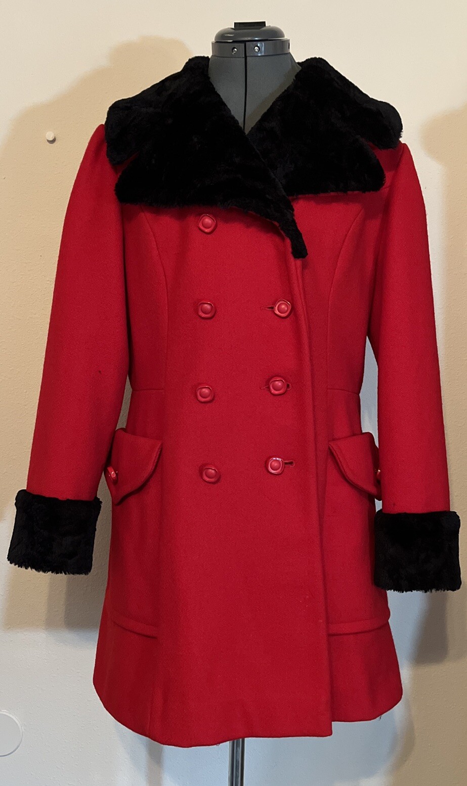 VINTAGE JOSEPH MAGNIN RED WOOL COAT BLACK FAUX FUR TR… - Gem