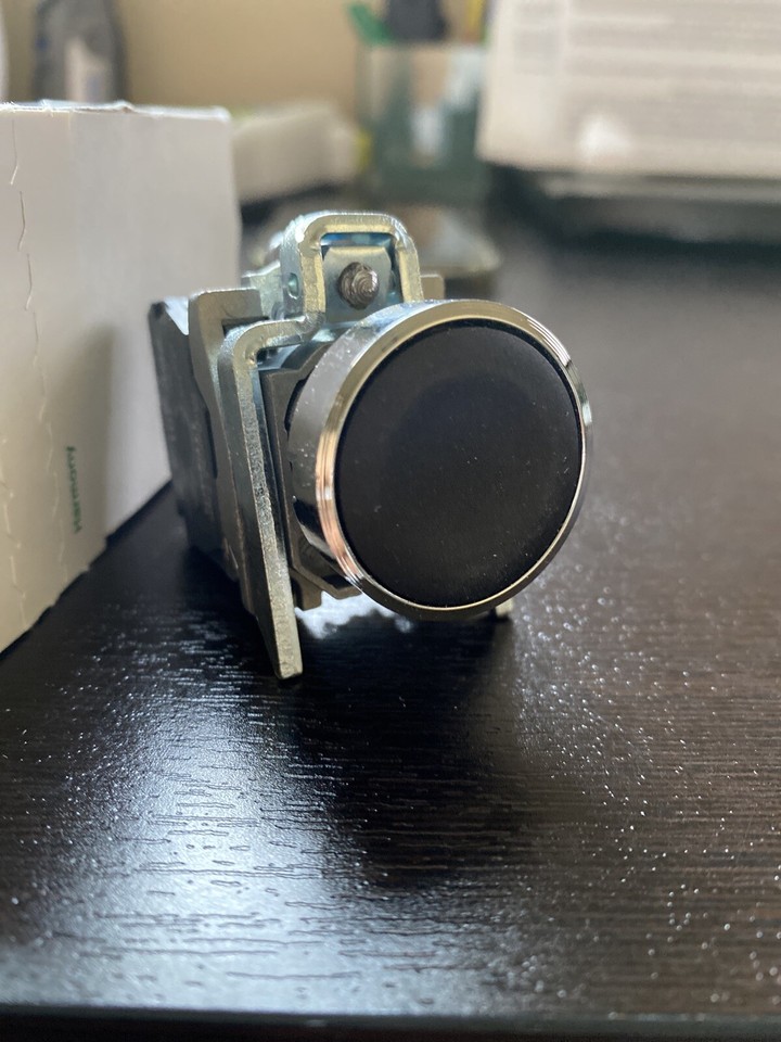 XB4BA21. PUSH BUTTON. WITH ONE NO SCHNIDER | eBay