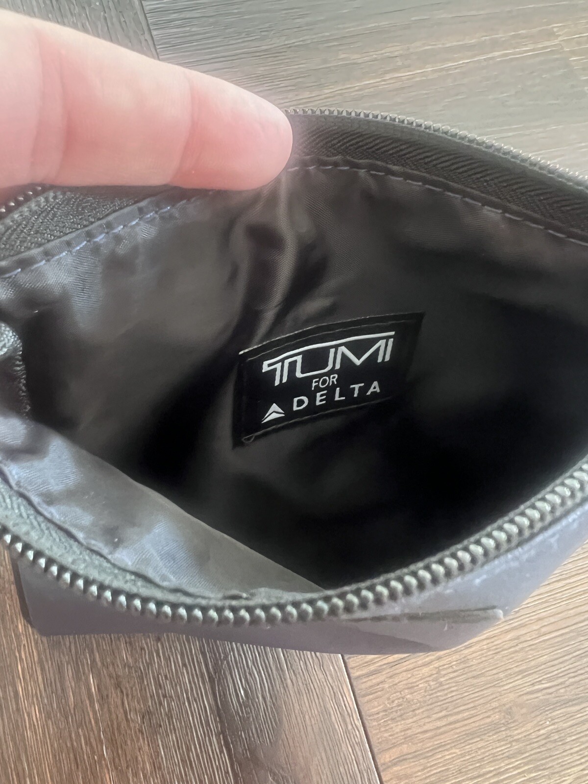 TUMI for Delta Airline Amenity Kit Travel Zipper Pouch Navy Blue and ...