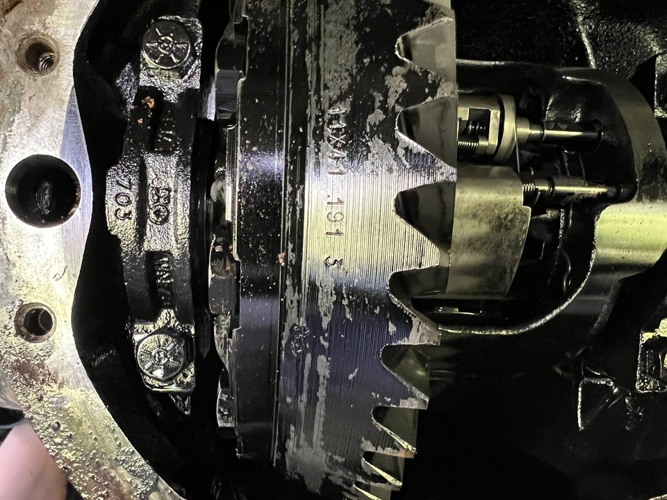 REAR DIFFERENTIAL 92-99 Chevy Tahoe Suburban REAR AXLE 3.73 LSD 10 Bolt ...