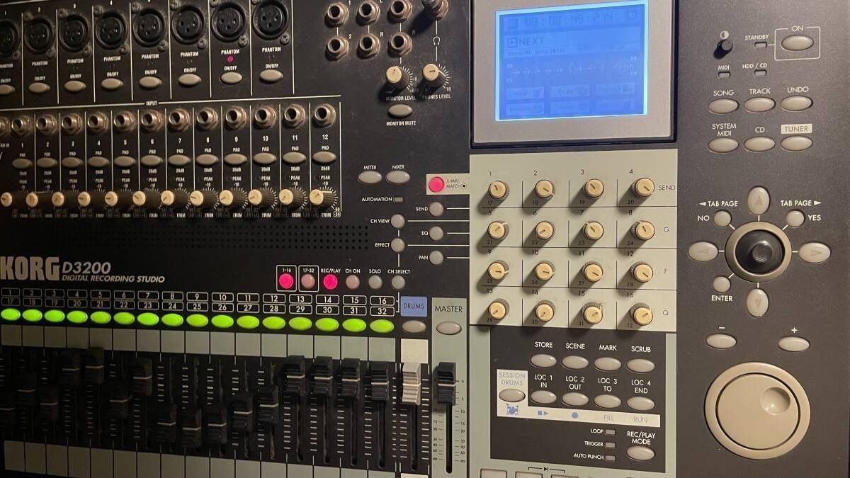Korg D3200 32-Track Digital Recording Studio Desktop Recorder Good GP ...