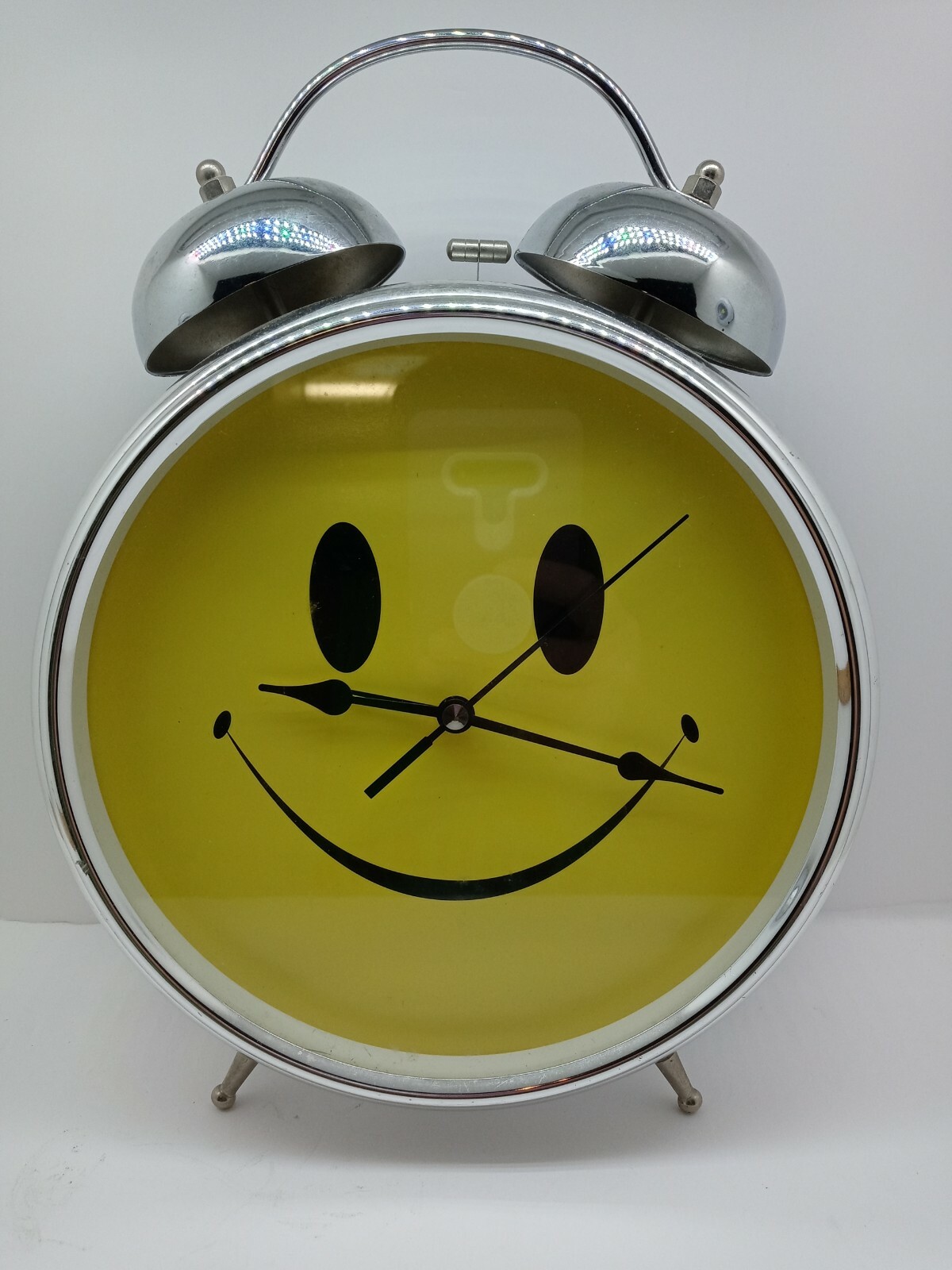 STERLING & NOBLE RETRO SMILEY FACE GRAPHIC DOUBLEBELL LARGE ALARM CLOCK ...