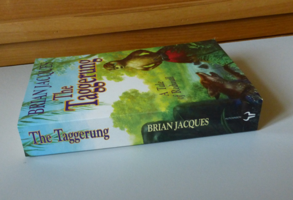 THE TAGGERUNG By Brian Jacques (Redwall) W.H. Smith Exclusive Paperback ...